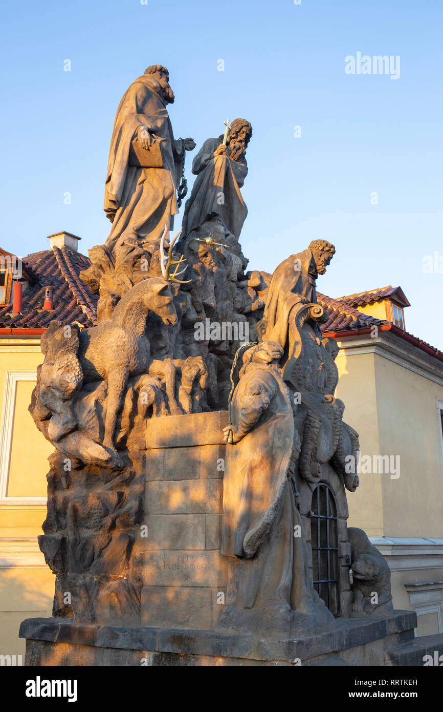 Statues baroques sur le pont charles Banque de photographies et d ...