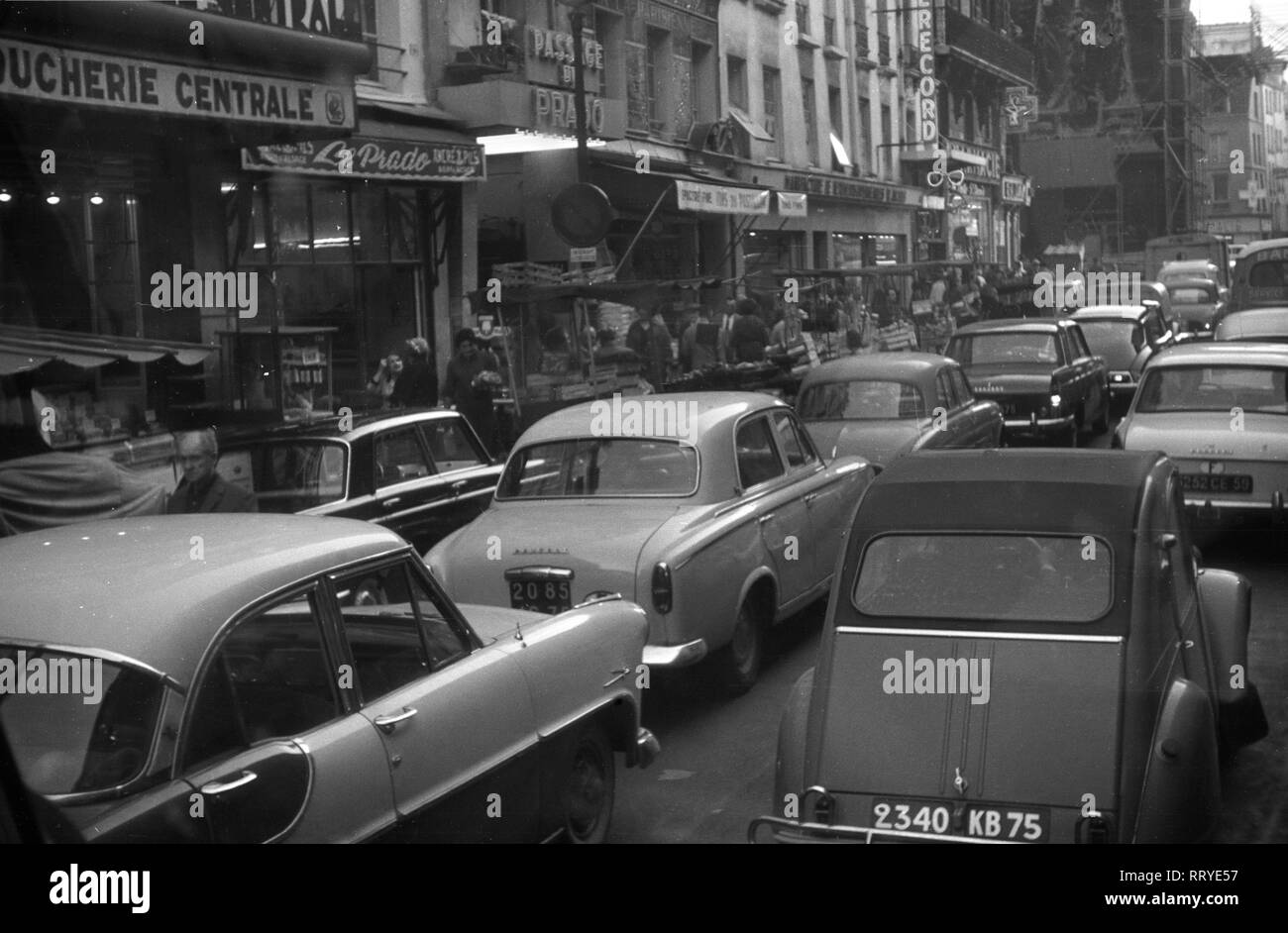 Frankreich - France en 1965. La circulation dans Paris. Photo par Erich ...