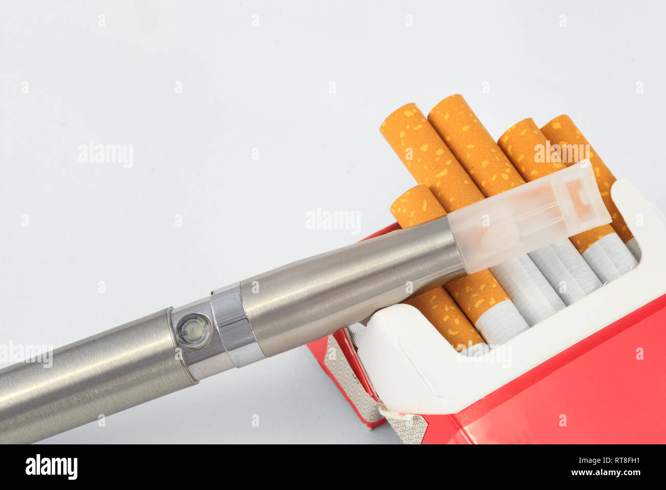 Cigarettes bon marché Banque d'image et photos - Alamy