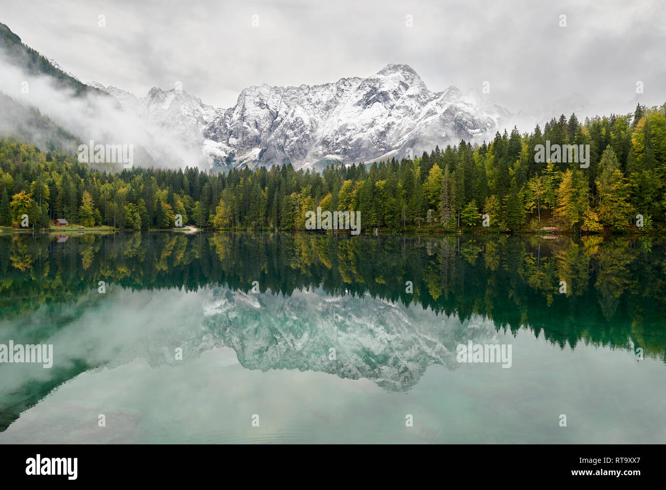 Lac laghi di fusine italie Banque de photographies et d’images à haute ...