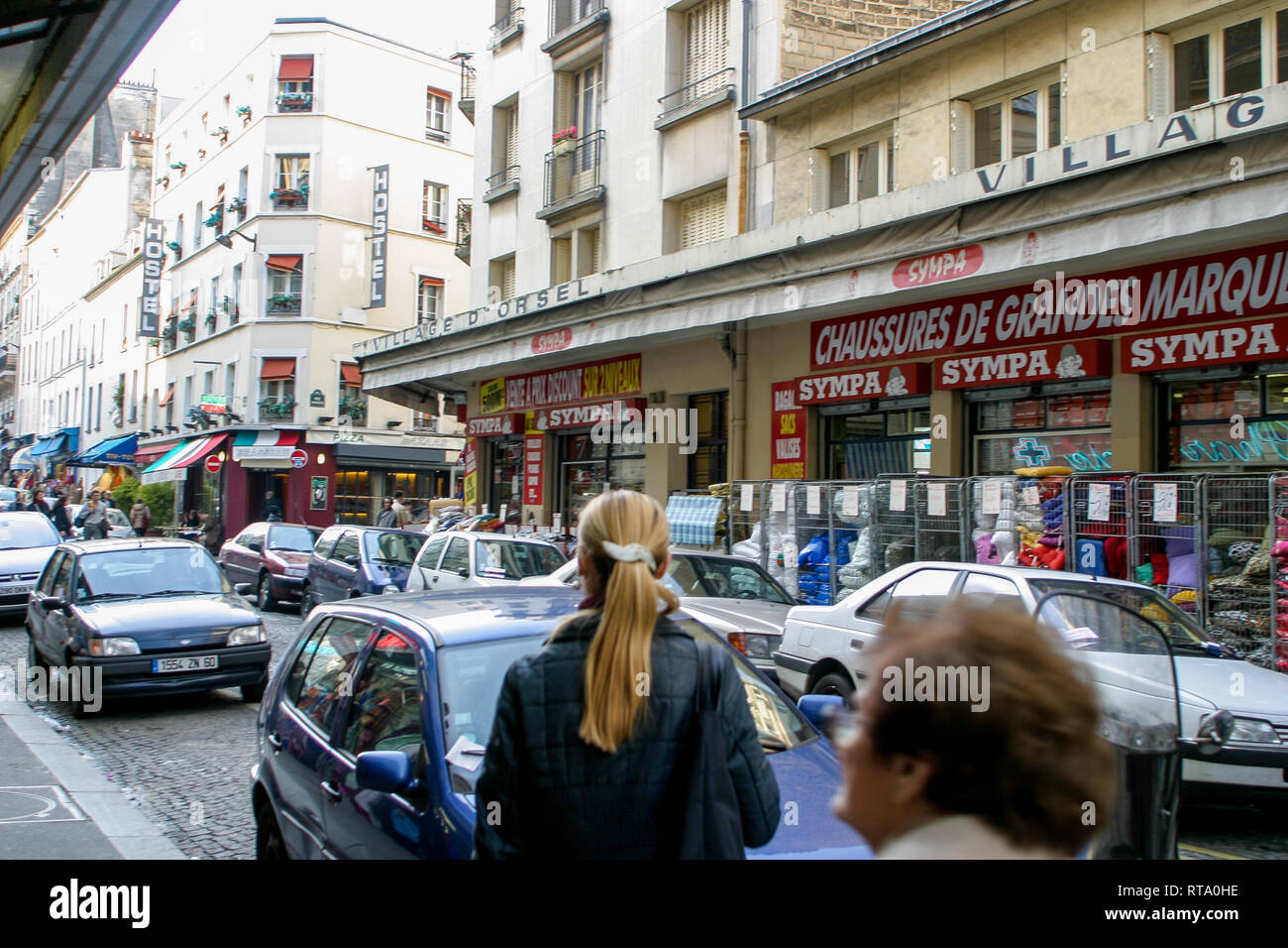 Le Quartier De Barbes Banque d'image et photos - Alamy
