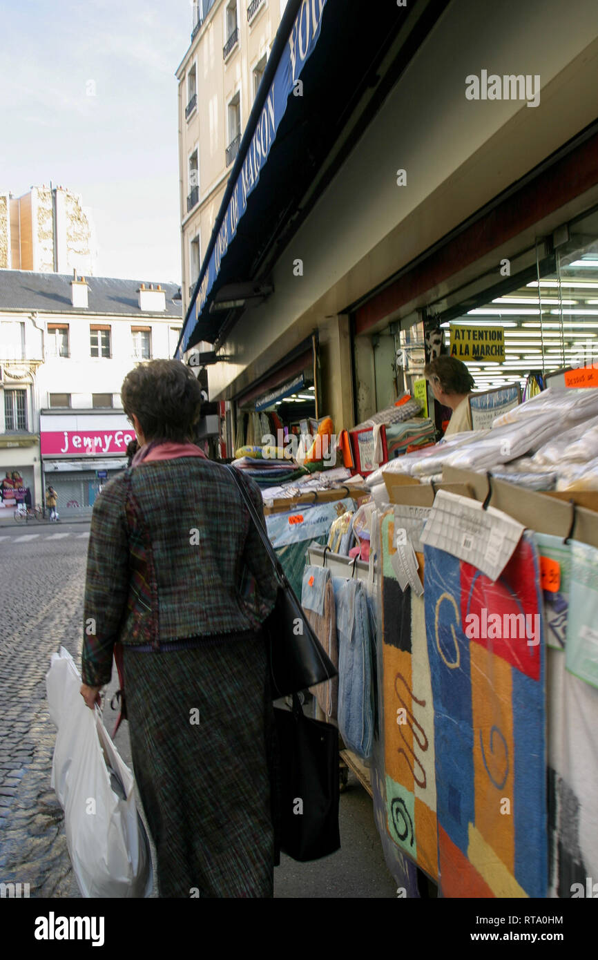 Le quartier de barbes Banque de photographies et d’images à haute ...