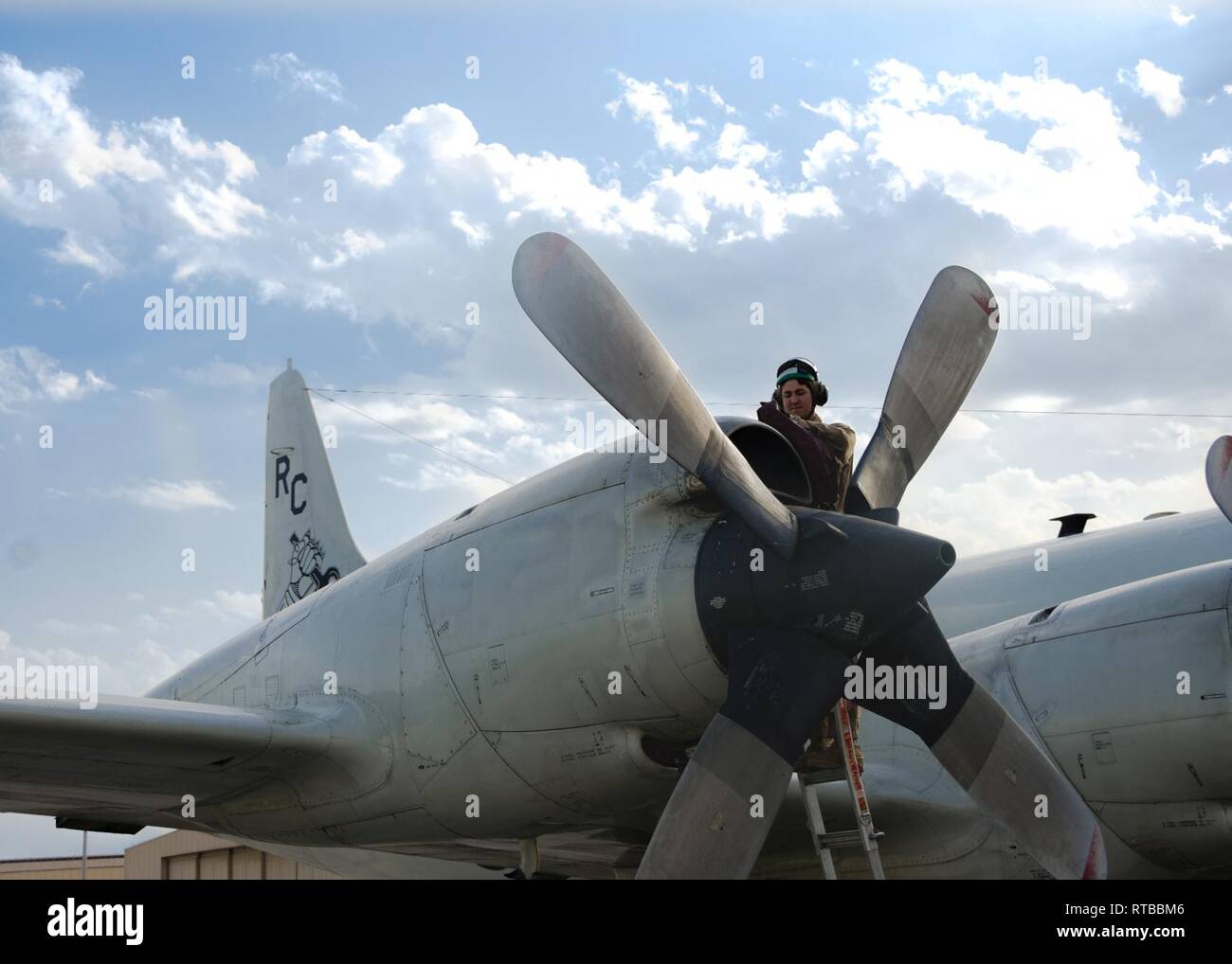 Naval aircrewman mechanical Banque de photographies et d’images à haute ...