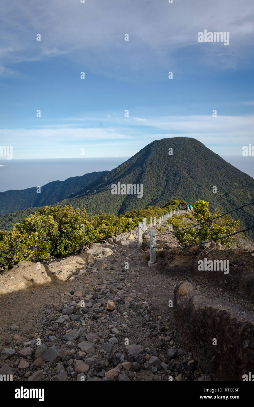 Paysage du mont pangrango Banque de photographies et d’images à haute ...