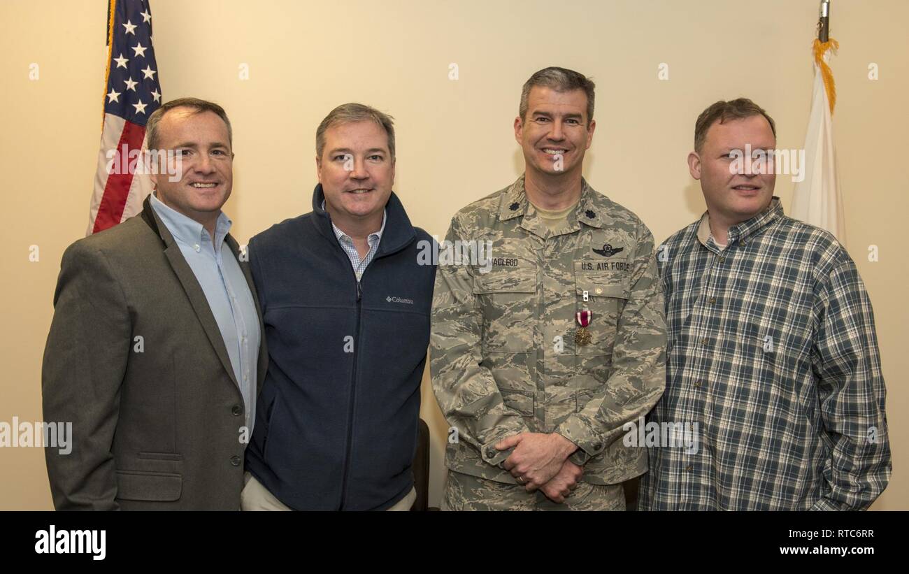 Le lieutenant-colonel D. Ross MacLeod III a pris sa retraite de la 102e ...