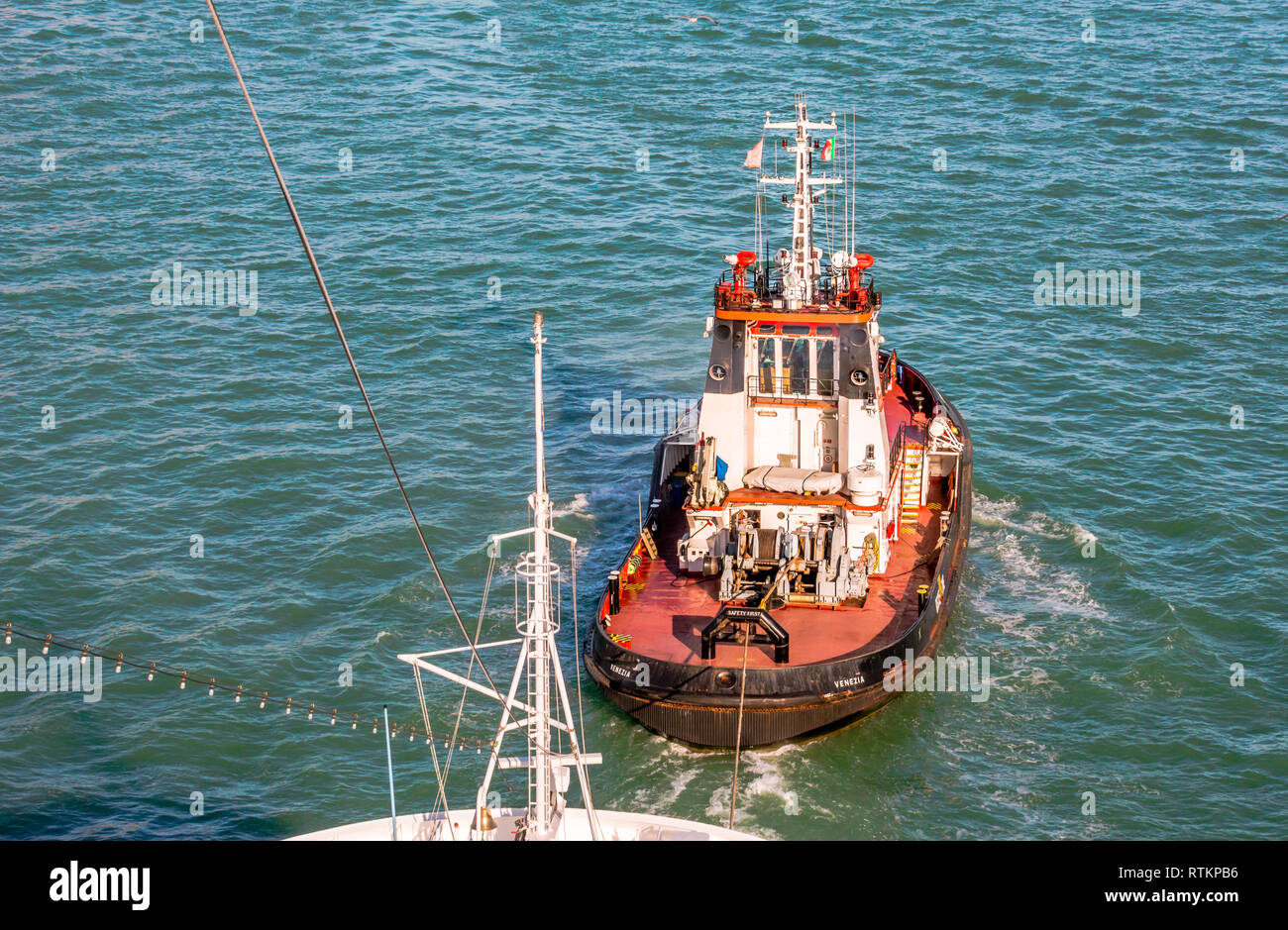 Remorqueur assistant Banque de photographies et d’images à haute ...