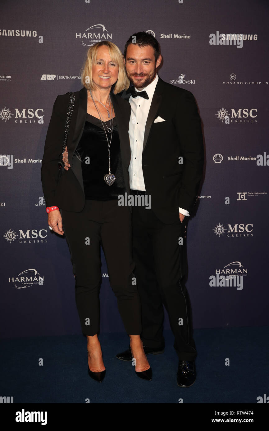 Carol McGiffin et Mark Cassidy arrivent à la cérémonie de baptême du ...