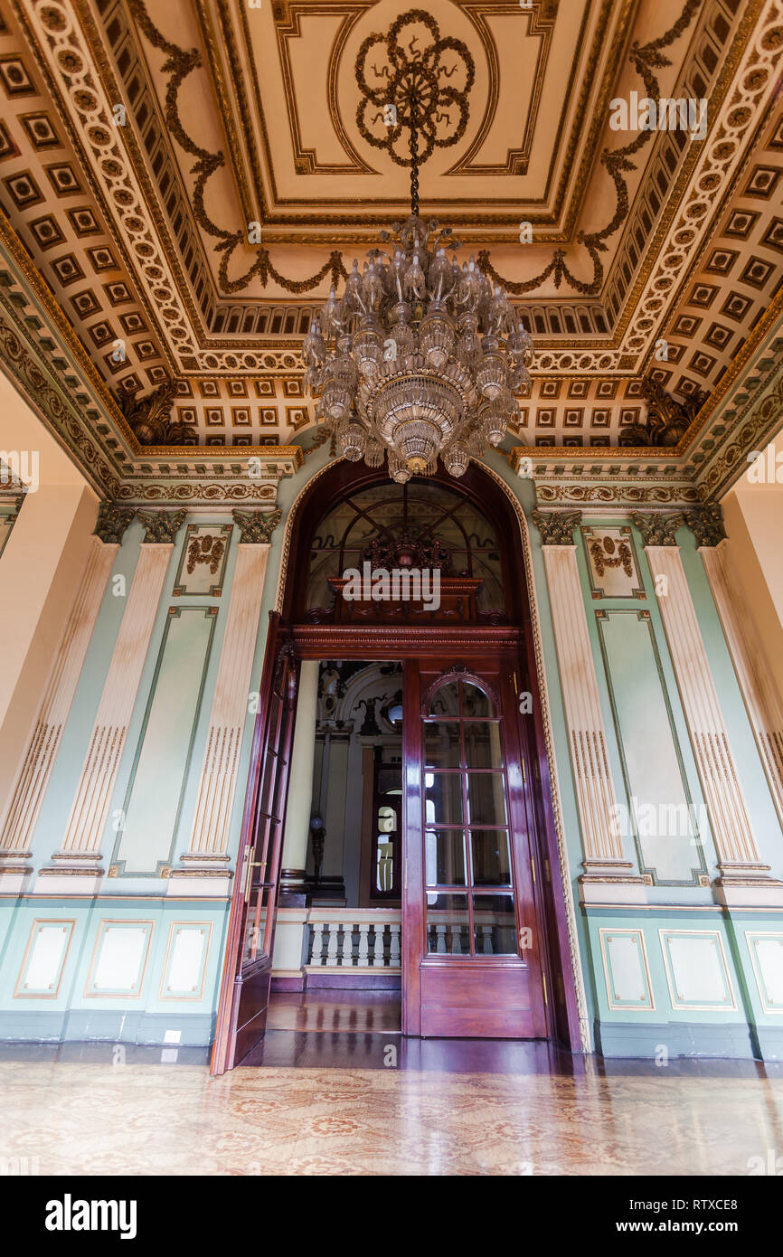 Cercle militaire Banque de photographies et d’images à haute résolution ...