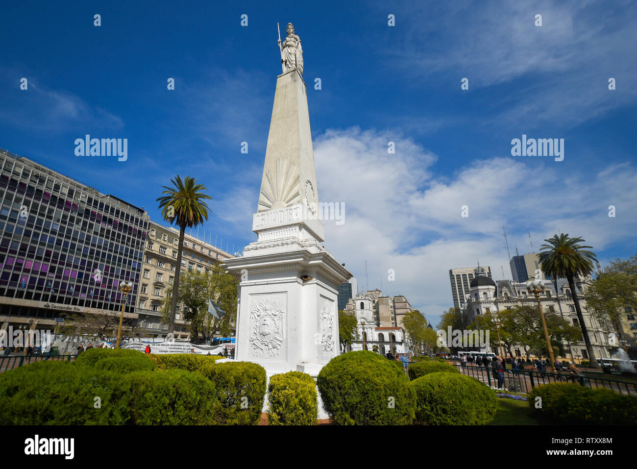 Buenos Aires, Argentine - Sept 15, 2016 : Pyramide à la place Plaza de ...