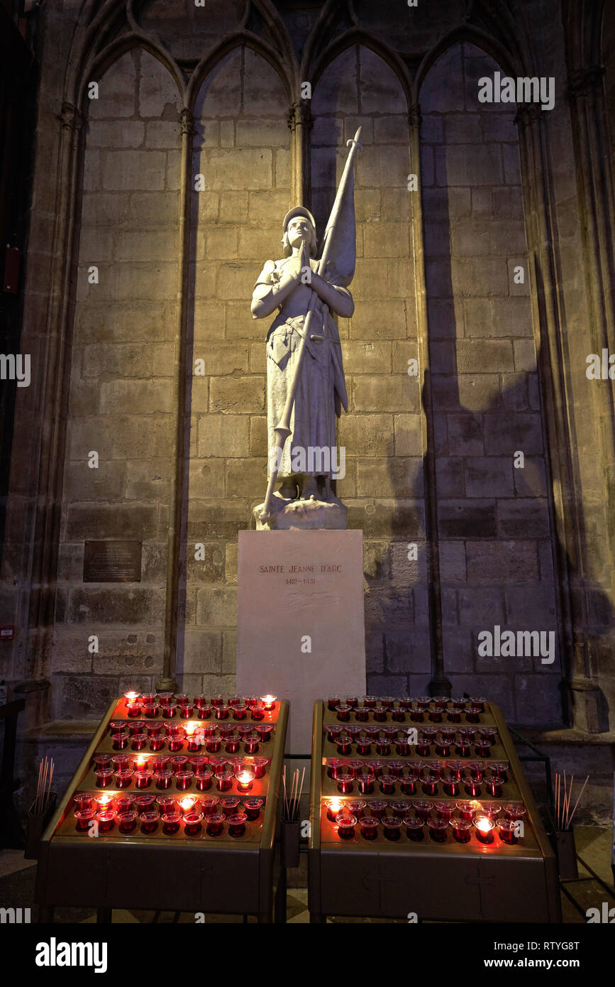 Statue de jean darc notre dame paris Banque de photographies et d ...