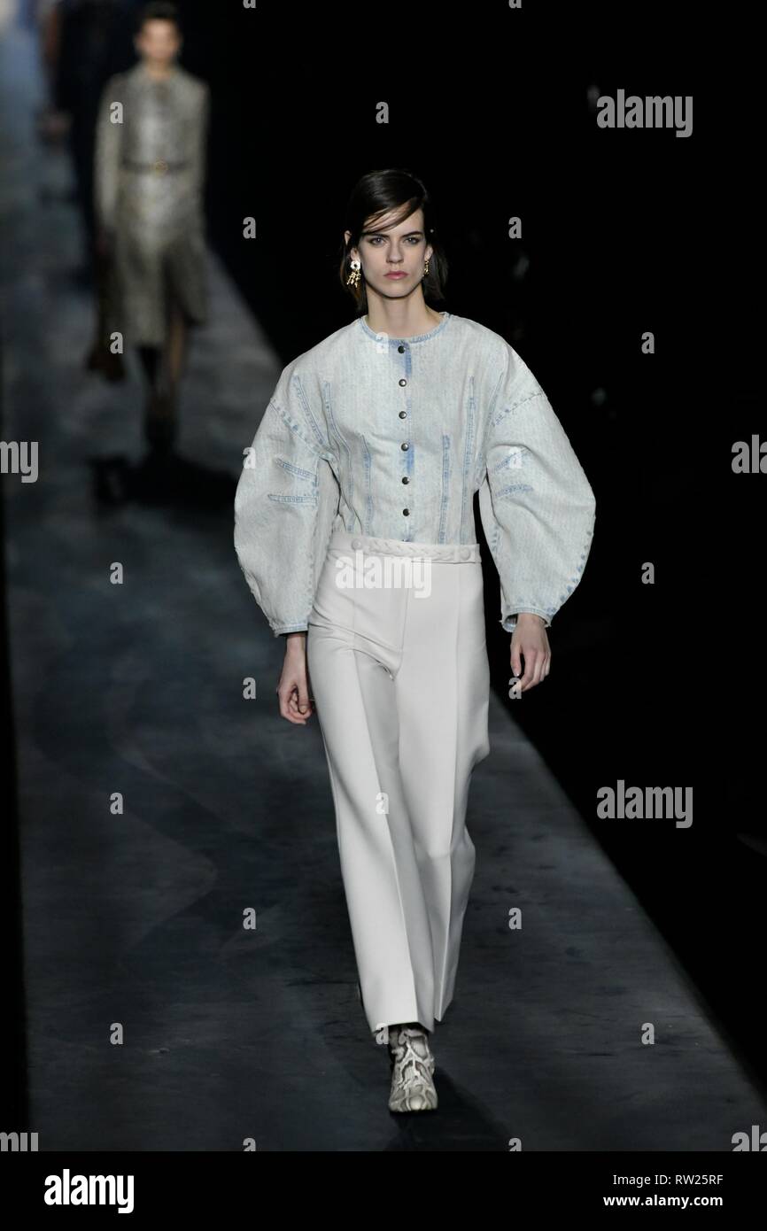 Givenchy models Banque de photographies et d’images à haute résolution ...