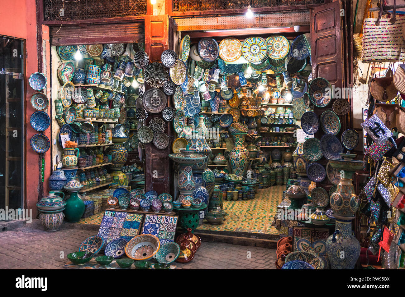 Magasin typique souks de marrakech Banque de photographies et d’images ...