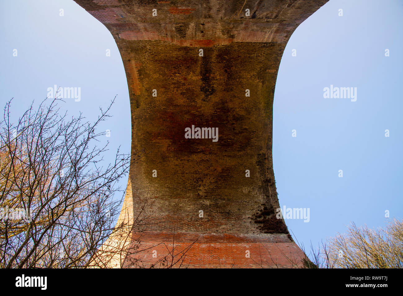 Viaduc en briques rouges Banque de photographies et d’images à haute ...