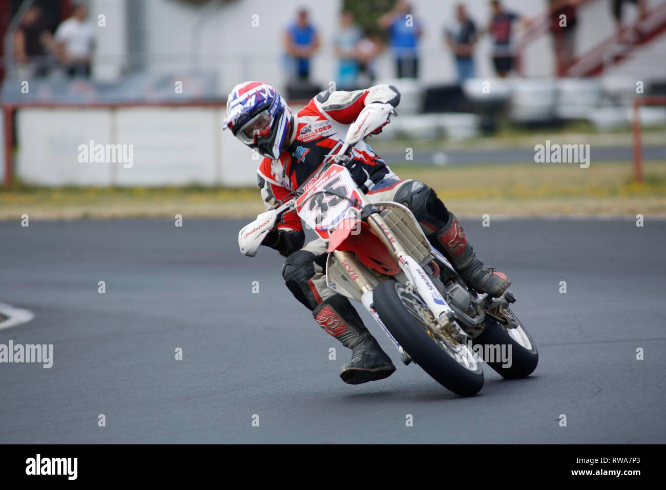 Piste de course de moto Banque de photographies et d’images à haute ...