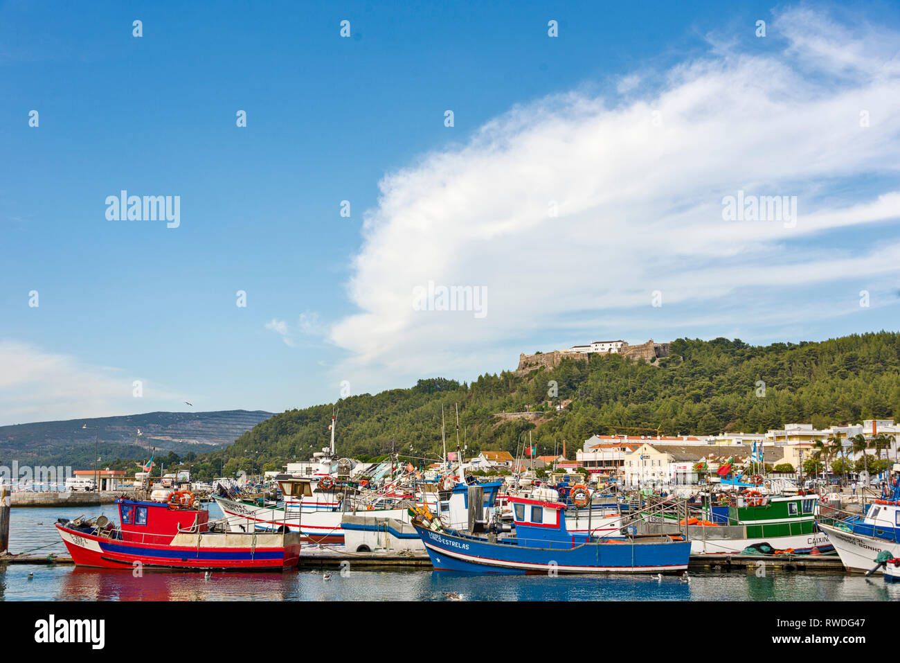 The setubal port Banque de photographies et d’images à haute résolution ...