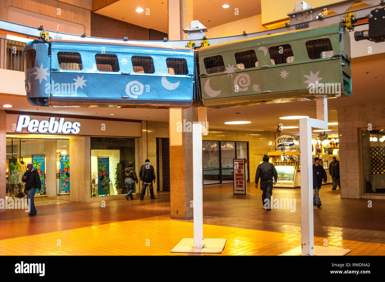 Midtown plaza mall Banque de photographies et d’images à haute ...