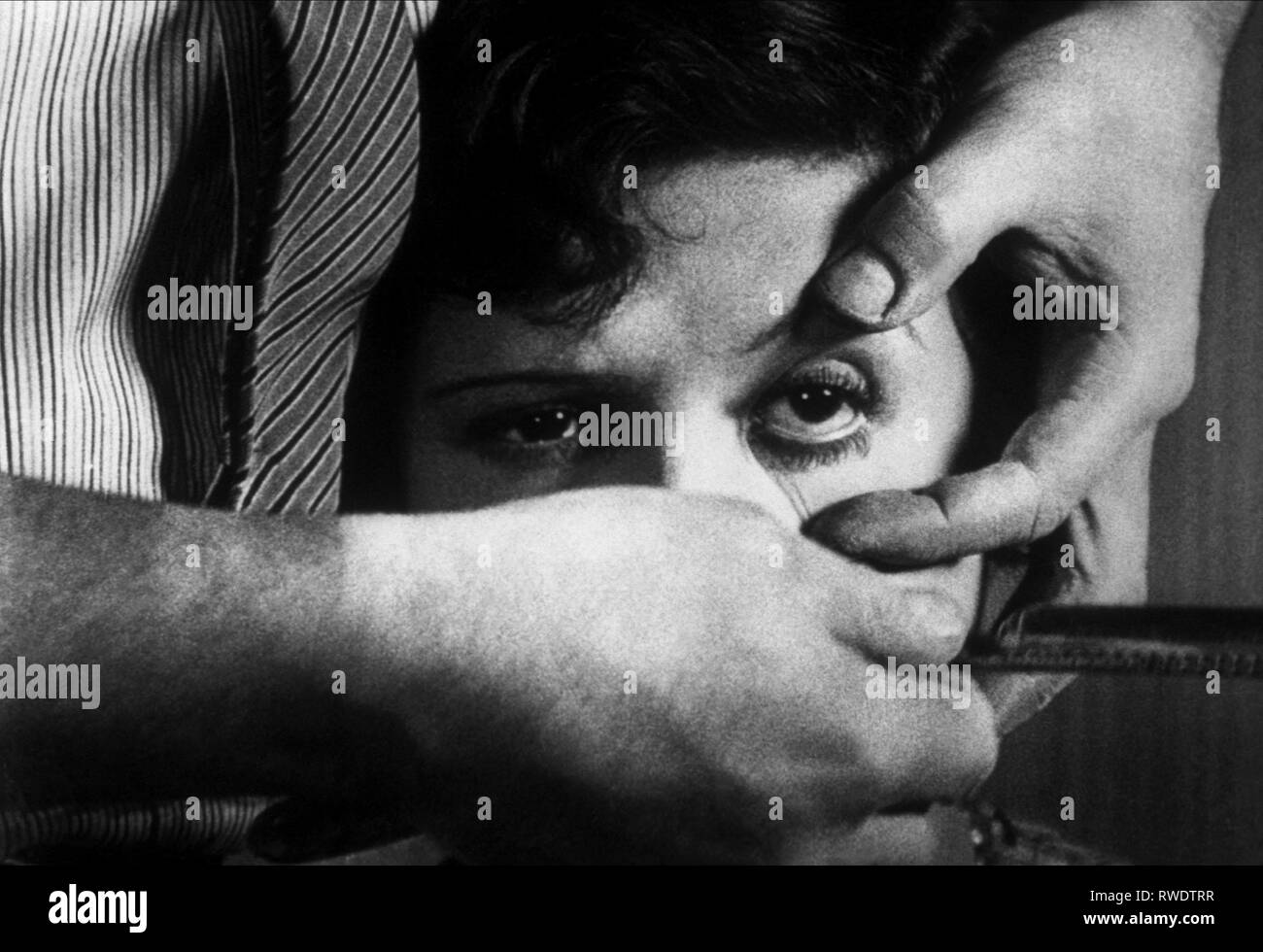 Le chien andalou bunuel Banque de photographies et d’images à haute ...