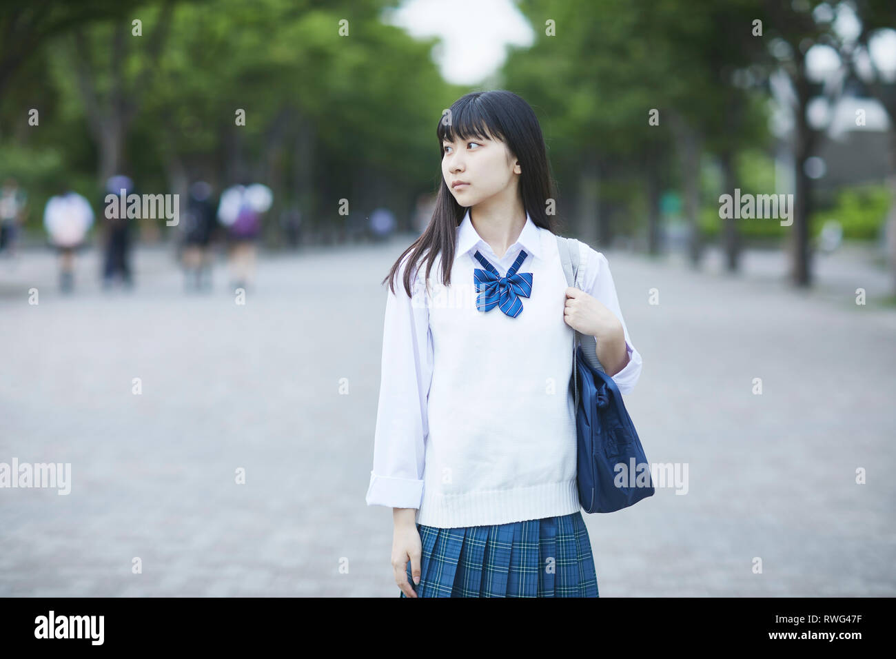 Lycéen japonais en uniforme le centre-ville de Tokyo Photo Stock - Alamy