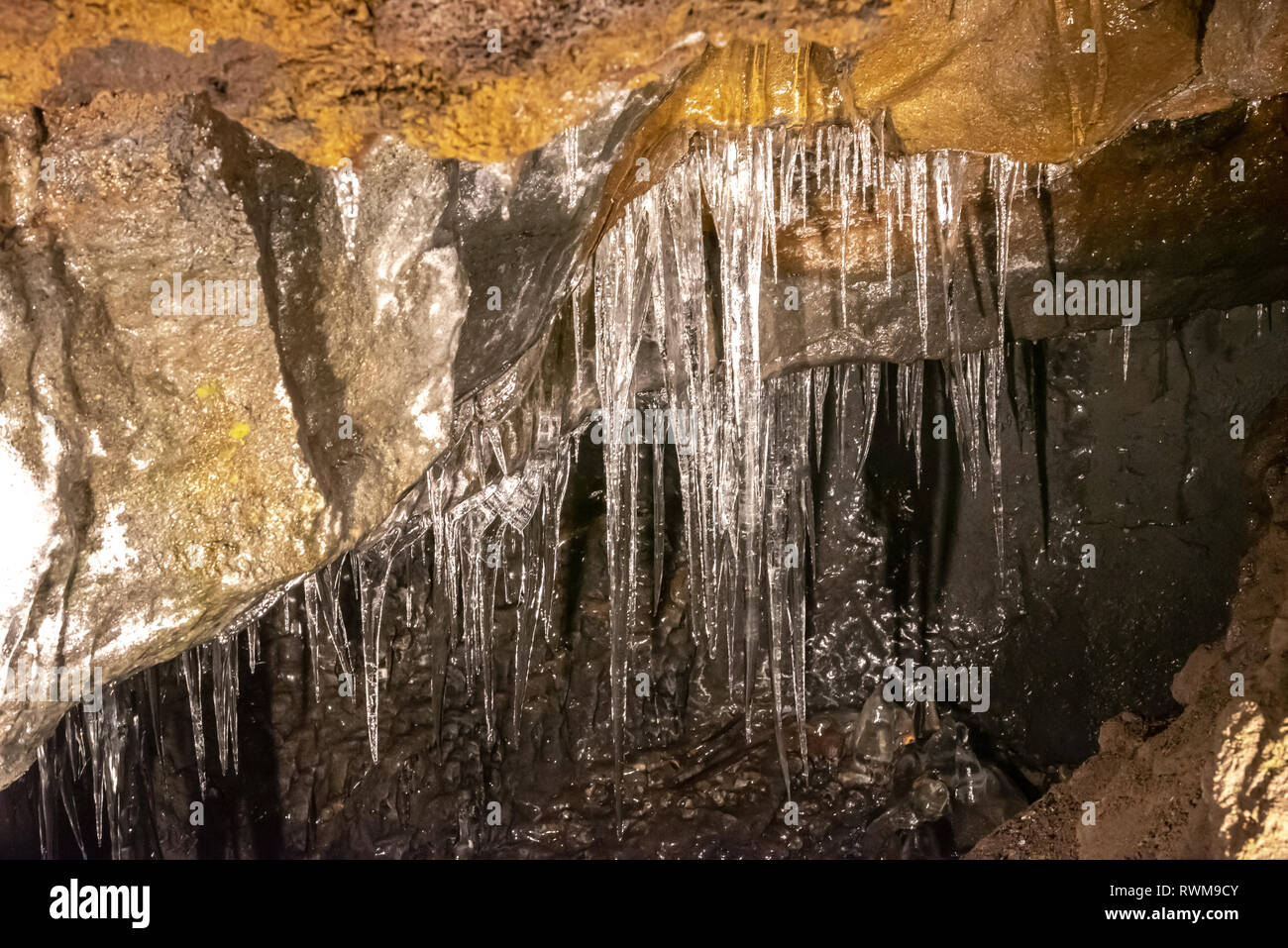 Fuji wind cave Banque de photographies et d’images à haute résolution ...