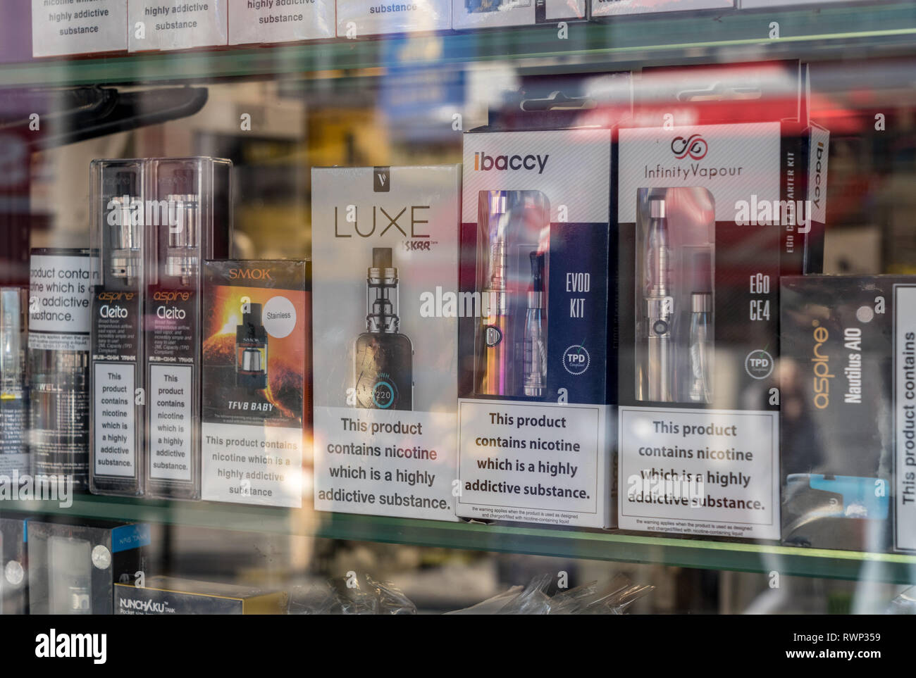 Vaping londres Banque de photographies et d’images à haute résolution ...