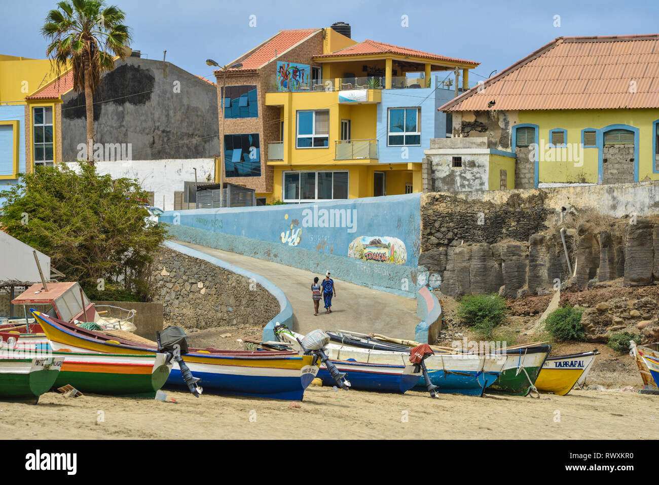 Le Cap Vert, l'île de Santiago : maisons colorées et de pêche des ...