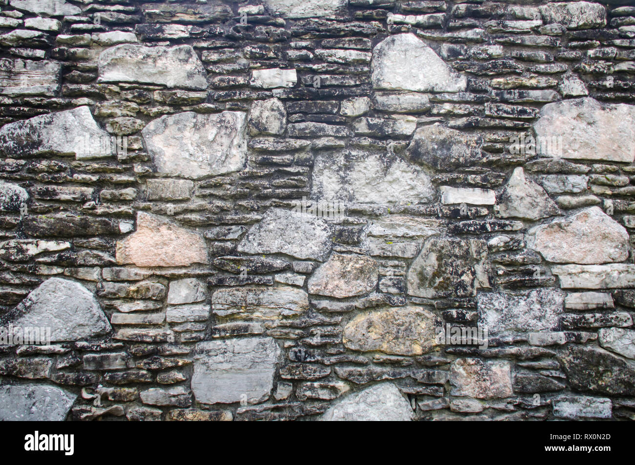 Mur de roche en pierre avec beau motif pour arrière-plan. La texture et ...