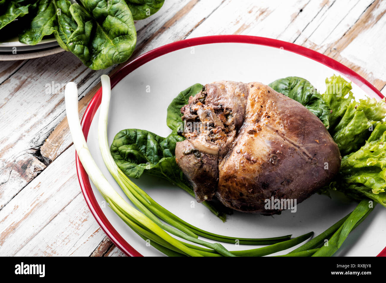 Coeur de porc farcies aux champignons et fines herbes Photo Stock - Alamy