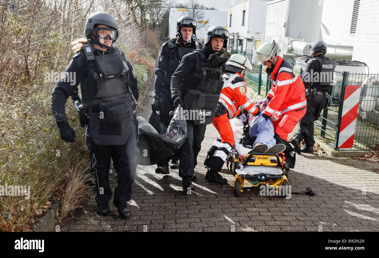 Amok run Banque de photographies et d’images à haute résolution - Alamy