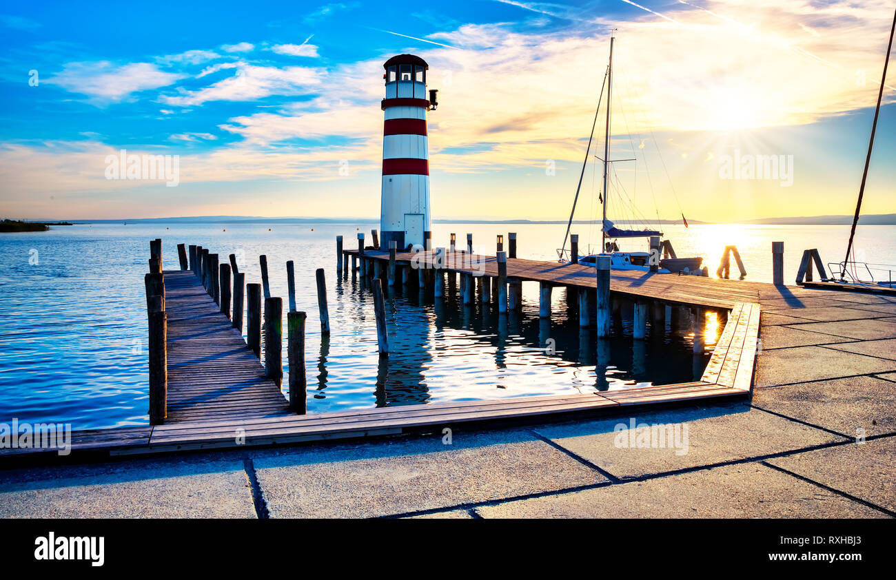 Podersdorf ; phare de lac de Neusiedl Photo Stock - Alamy