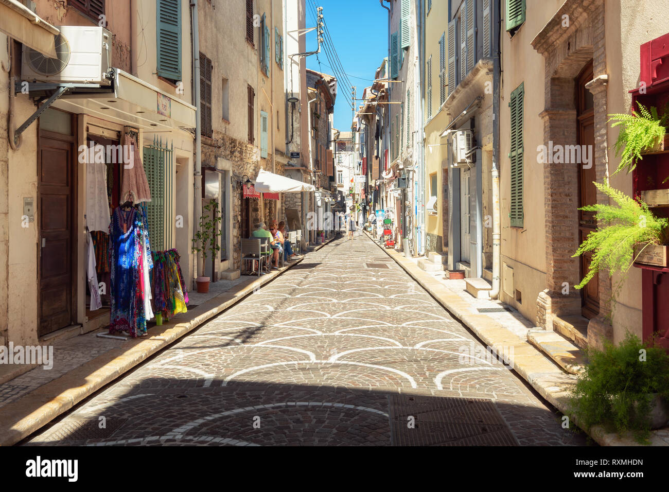 Antibes vieille ville Banque de photographies et d’images à haute ...
