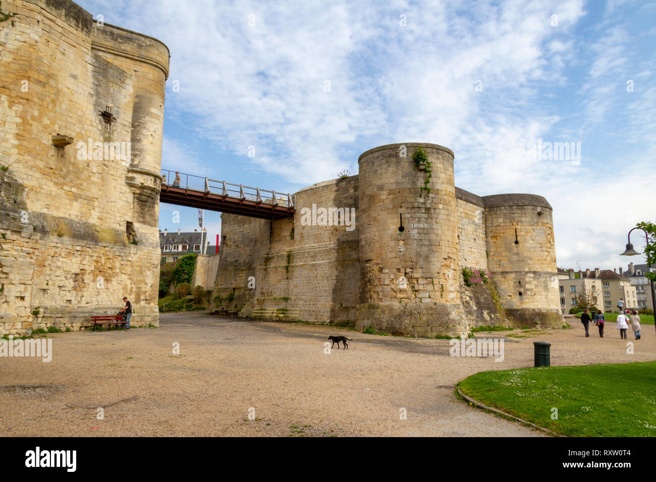 Murs du chateau de caen Banque de photographies et d’images à haute ...