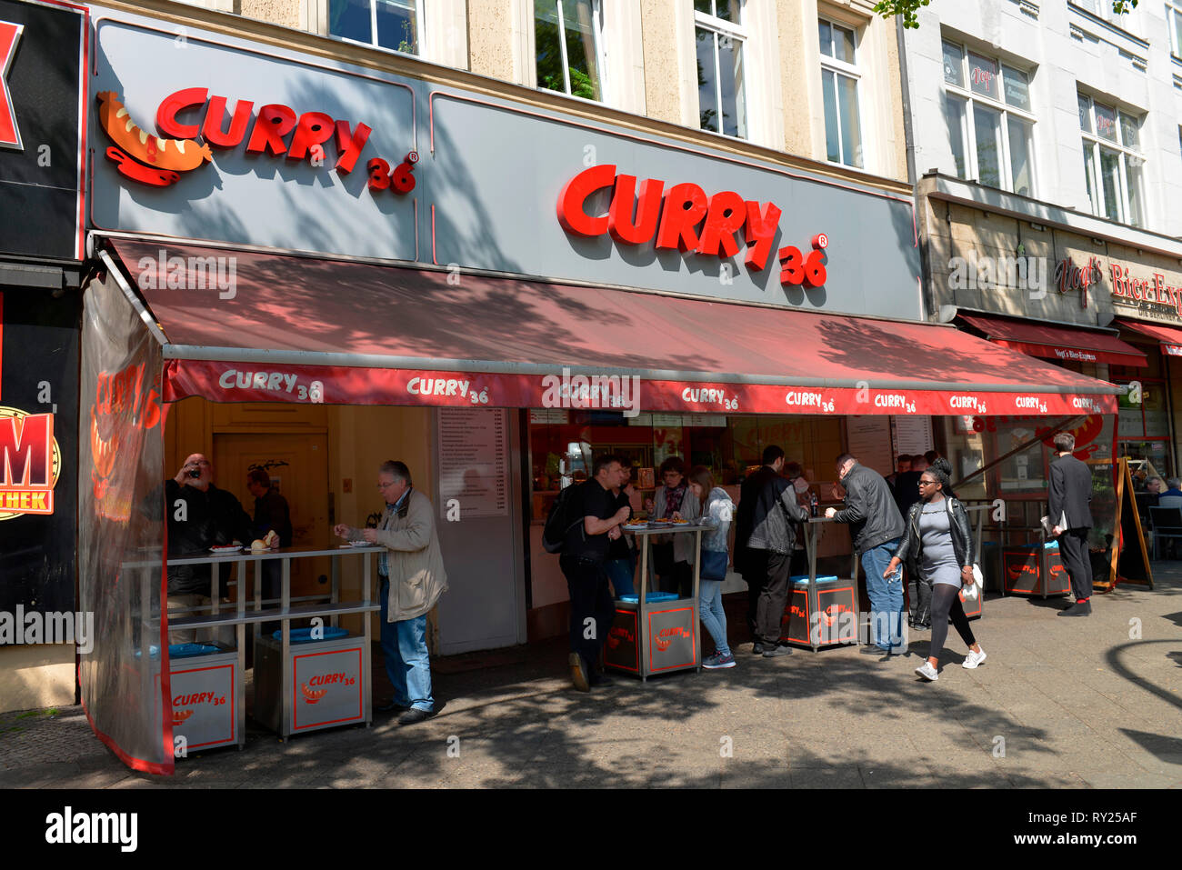 Currywurst stand Banque de photographies et d’images à haute résolution ...