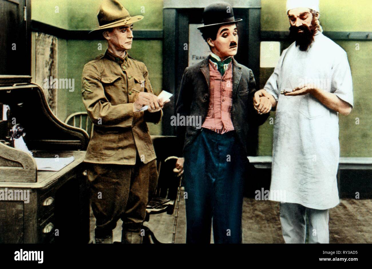 CHARLIE CHAPLIN, Charlot soldat, 1918 Photo Stock - Alamy