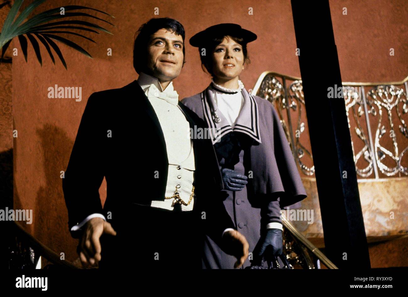 Oliver reed diana rigg assassination Banque de photographies et d ...