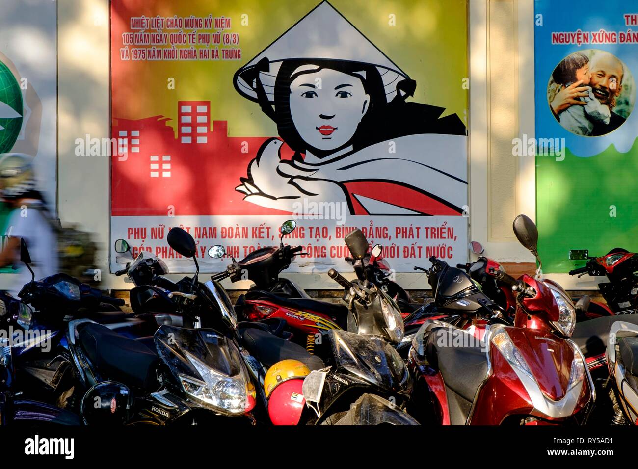 Communism propaganda poster vietnam Banque de photographies et d’images ...