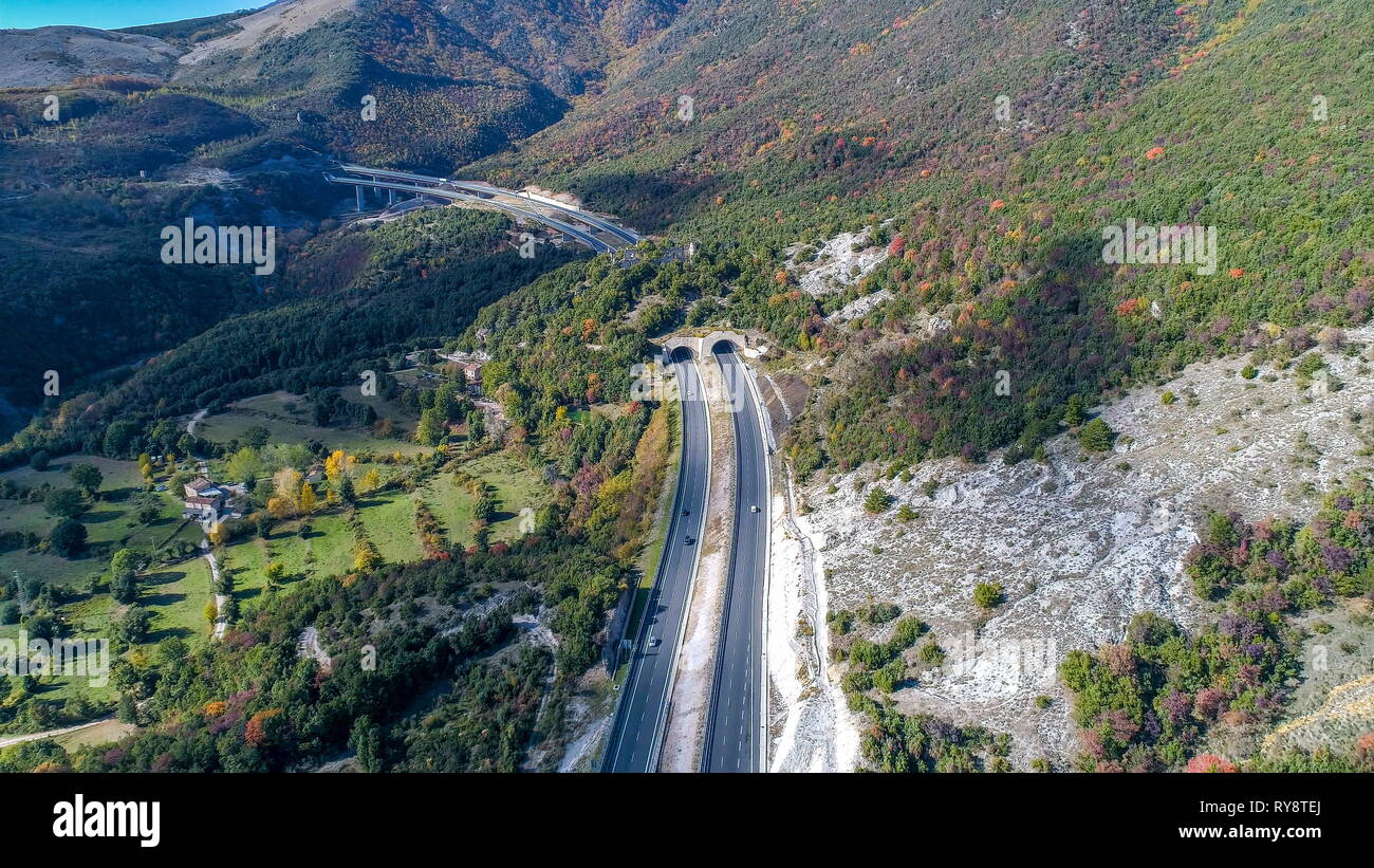 Montagnes des apennins en italie Banque de photographies et d’images à ...
