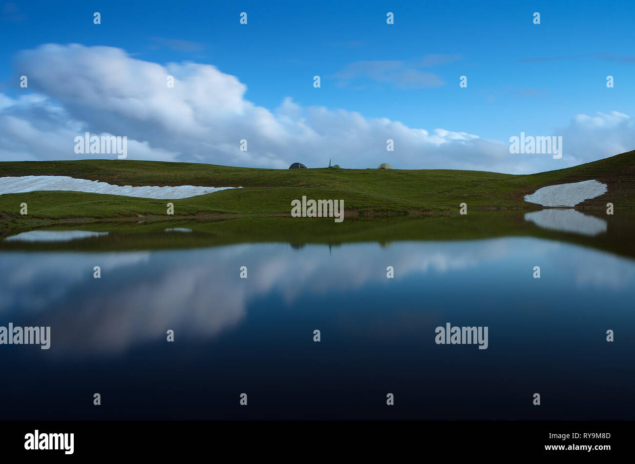 Montagne de réflexion Banque de photographies et d’images à haute ...