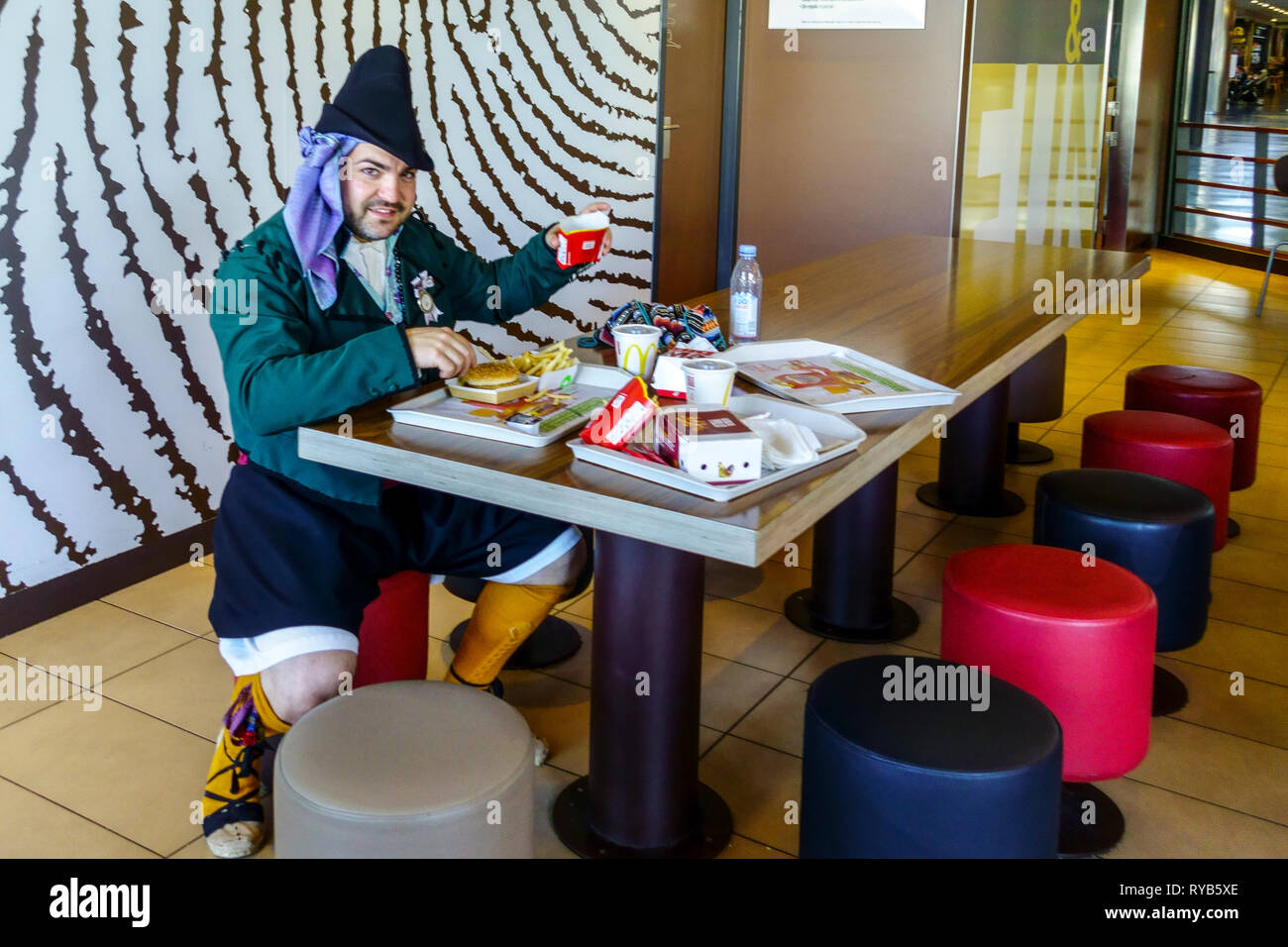 Fallero costume Banque de photographies et d’images à haute résolution ...