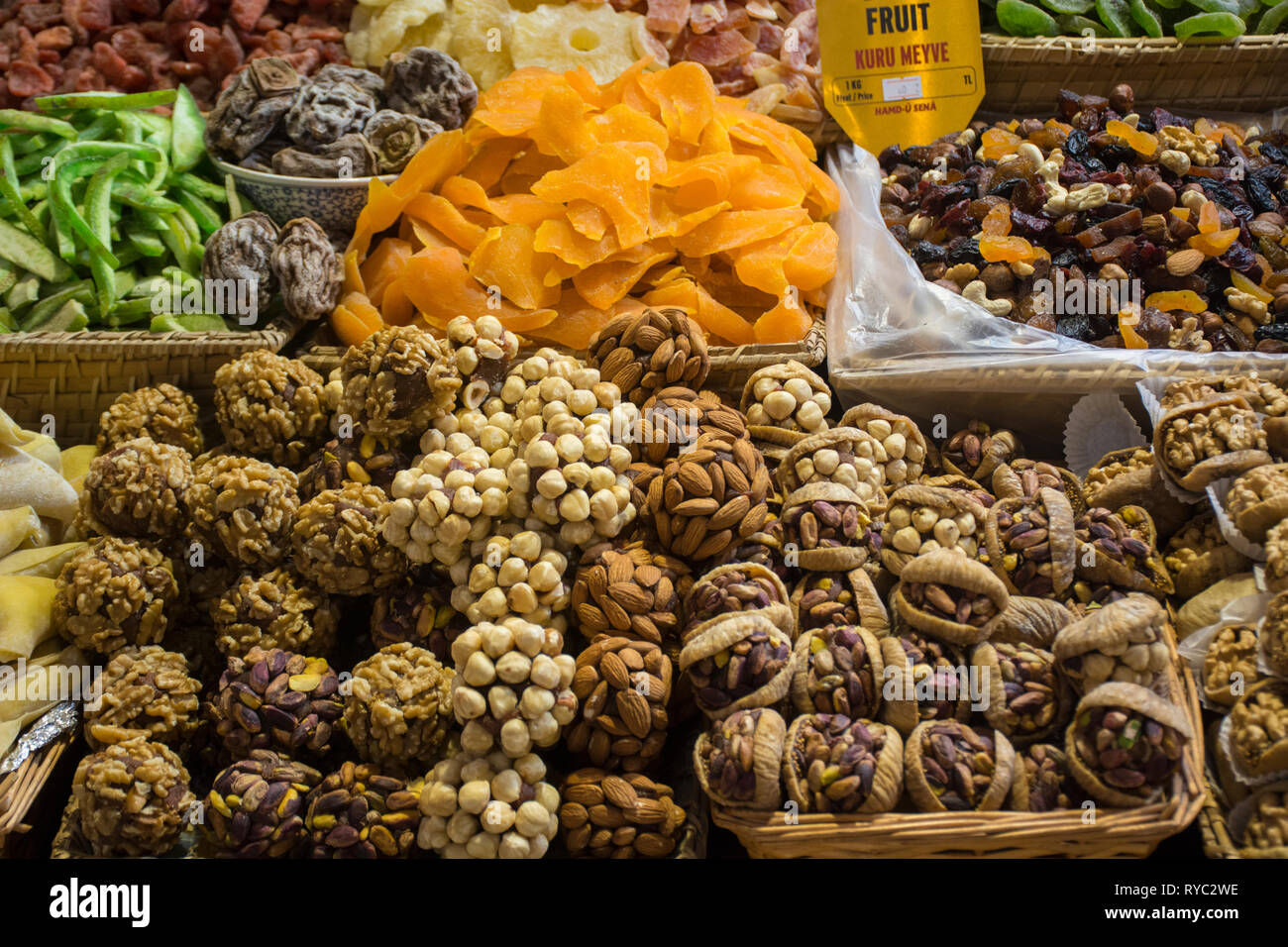 Istanbul turkey shop selling nuts Banque de photographies et d’images à ...