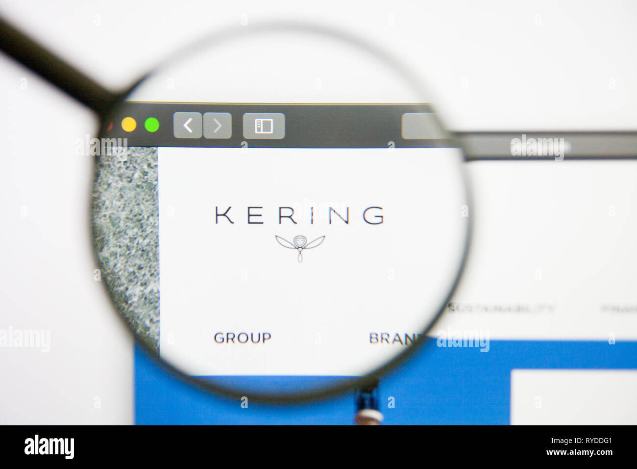 Kering logo Banque de photographies et d’images à haute résolution - Alamy