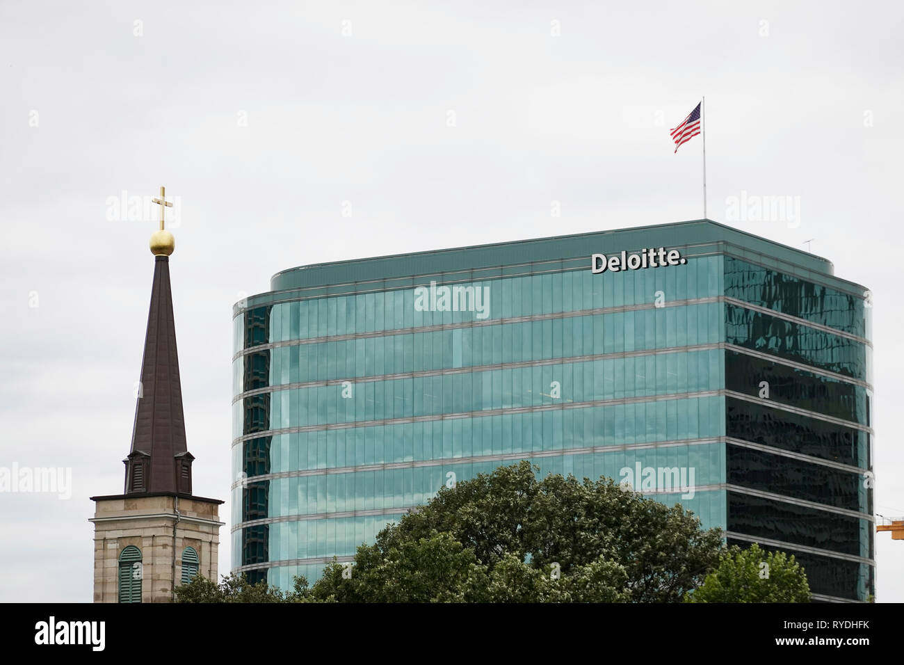 Enseigne deloitte Banque de photographies et d’images à haute ...