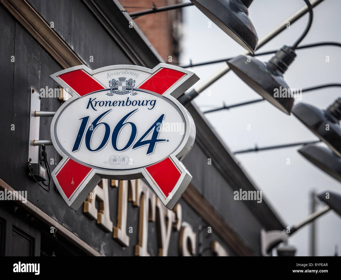 Kronenbourg 1664 beer Banque de photographies et d’images à haute ...