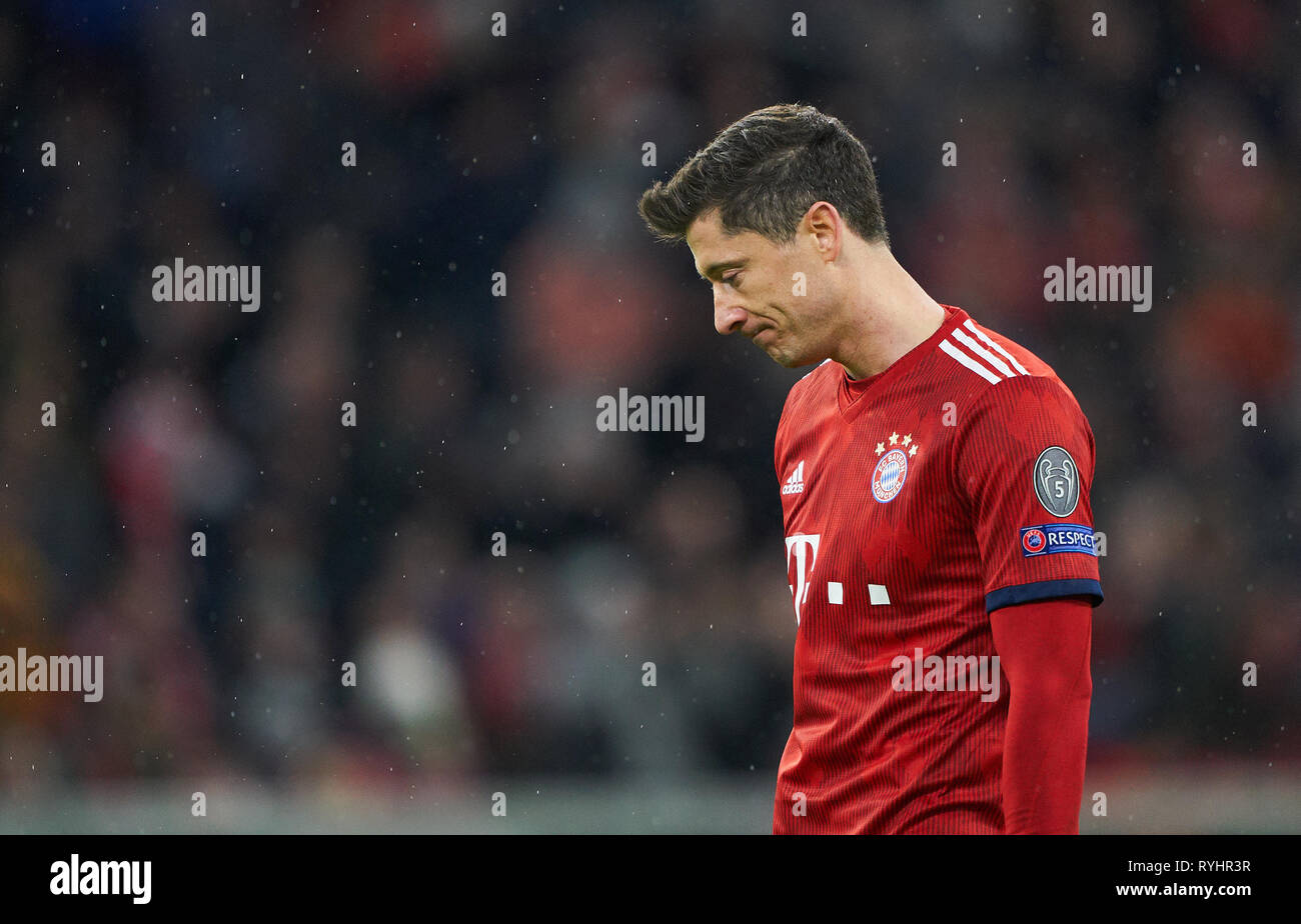Robert lewandowski sadness Banque de photographies et d’images à haute ...
