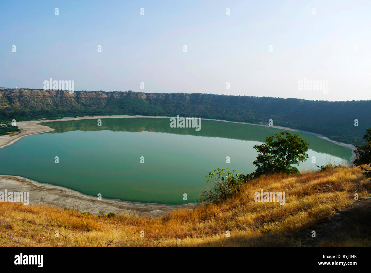 Lonar crater Banque de photographies et d’images à haute résolution - Alamy