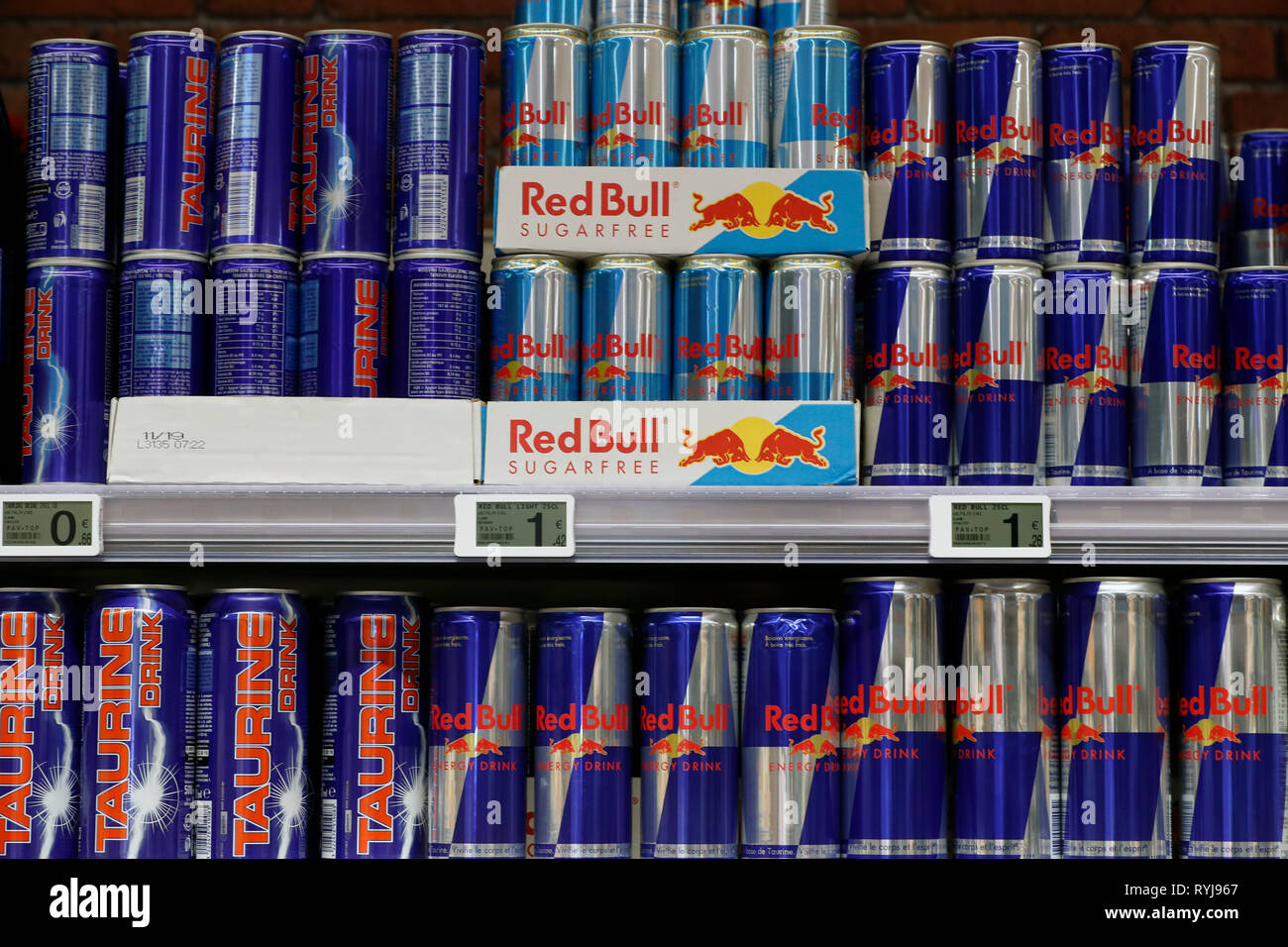 Boissons gazeuses supermarche france Banque de photographies et d ...