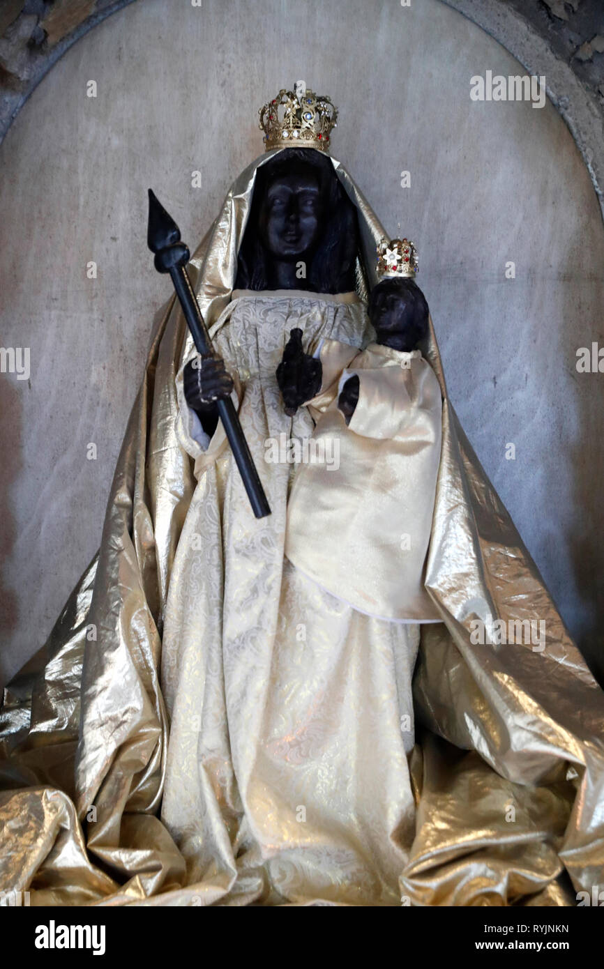 Vierge noire Banque de photographies et d’images à haute résolution - Alamy