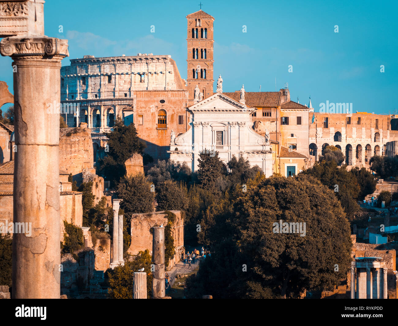 Panorama de la ville de Rome avec des vues sur certains des plus ...