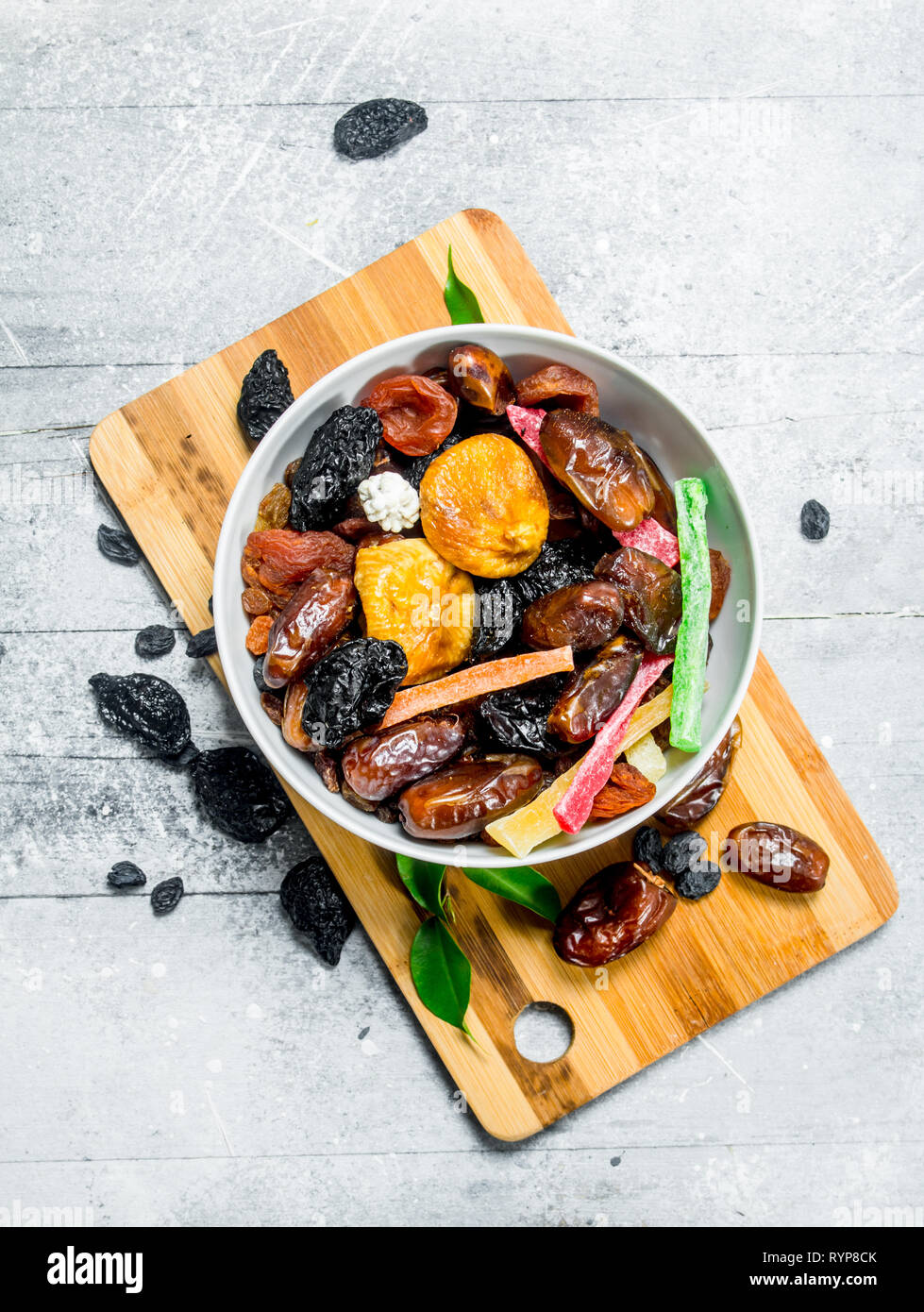 Fruits Secs Sur Fond Blanc Banque d'image et photos - Alamy