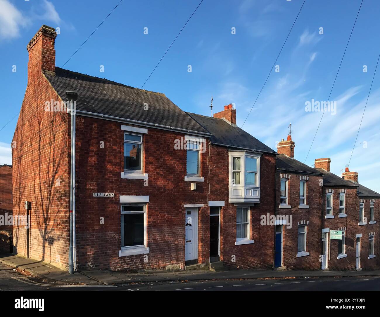 Rue avec des maisons de briques Banque de photographies et d’images à ...