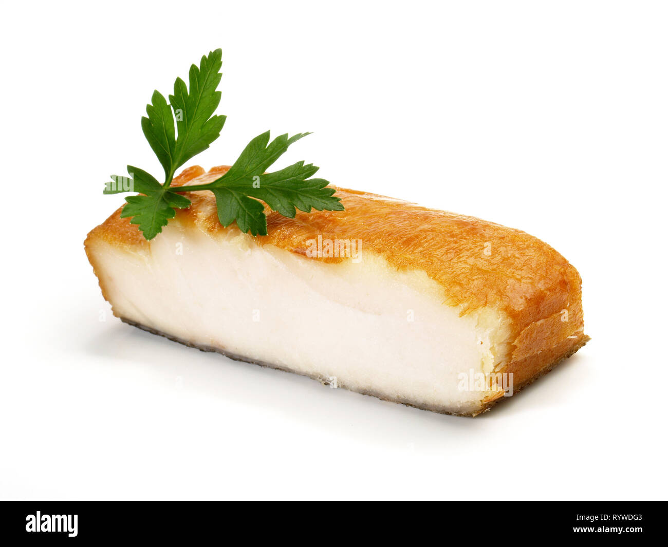 Flétan fumé Filet de poisson sur fond blanc Photo Stock - Alamy